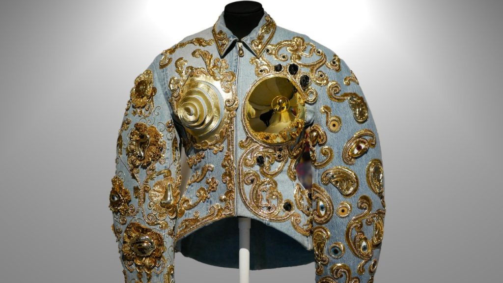 Schiaparelli: A História de uma marca que desafiou os limites da ...