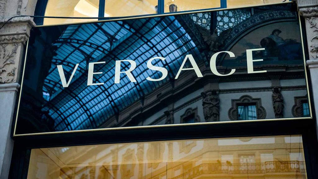 Versace: Quem é o Atual Proprietário da Famosa Marca Italiana ...