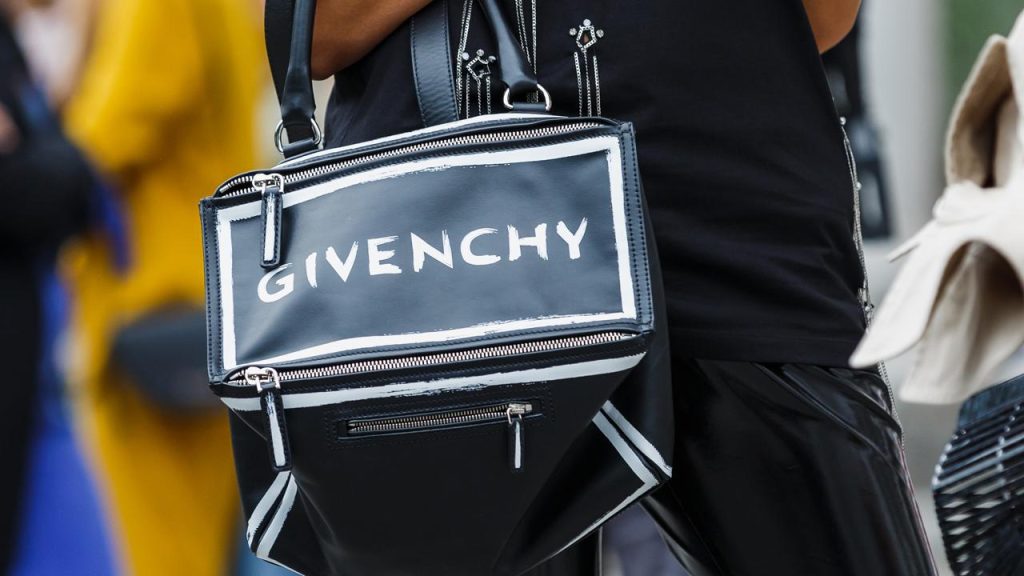 Conheça a The Snatch, Nova It Bag da Givenchy! - Etiqueta Unica