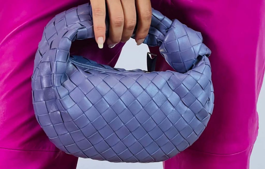 O que é o Intrecciato da Bottega Veneta? Tudo sobre o Código Distintivo ...