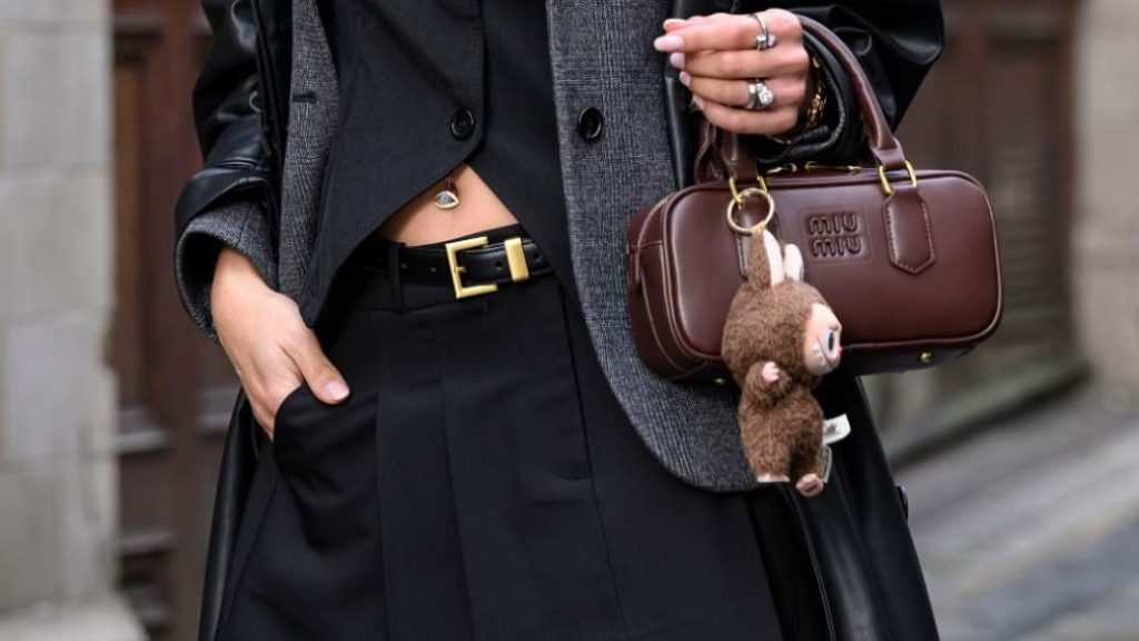 Labubu: o Bag Charm que virou febre nas Bolsas de Luxo - Etiqueta Unica