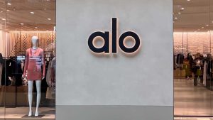 Alo Yoga vale o hype? Tudo sobre a marca de roupas fitness de luxo mais ...